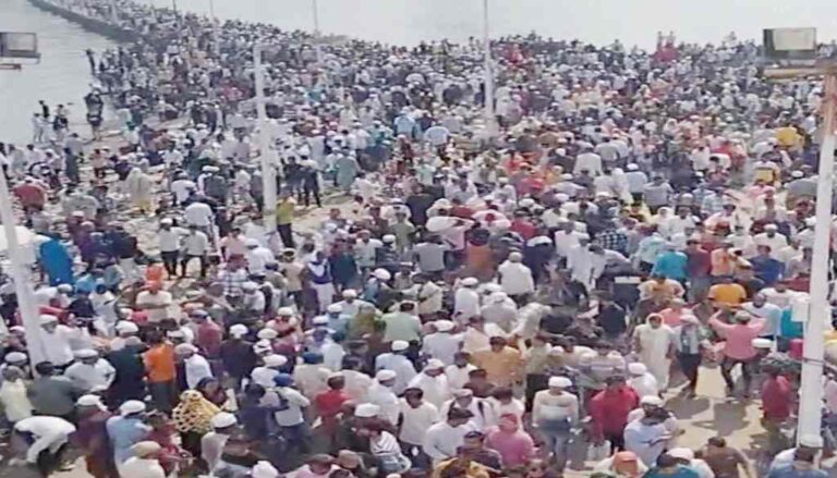 Haji Ali Dargah Radiates Unity: Over 100,000 Devotees Gather for ...