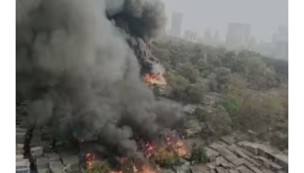 Massive Fire Breaks Out In Slum In Malad East - Mumbaikar News